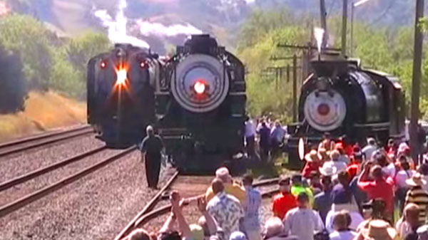 rail-fans-cheer-on-up-train - Train Fanatics
